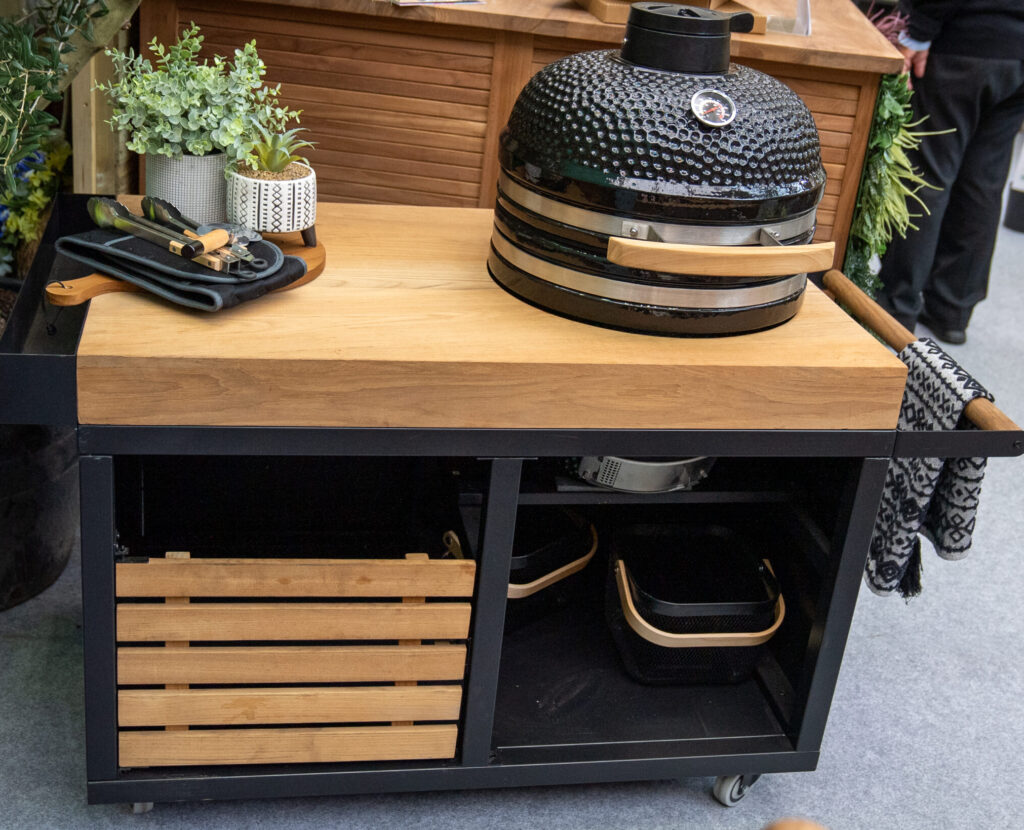 Luxury Outdoor BBQ with Cooking Station | Kingsley Smythe